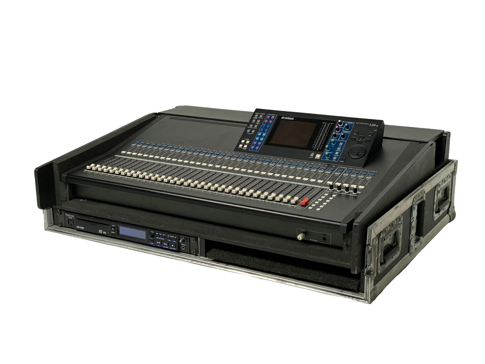 DESK YAMAHA LS9-32 (32CH IN / 16 CH OUT) WITH PRO CD PLAYER TASCAM ...